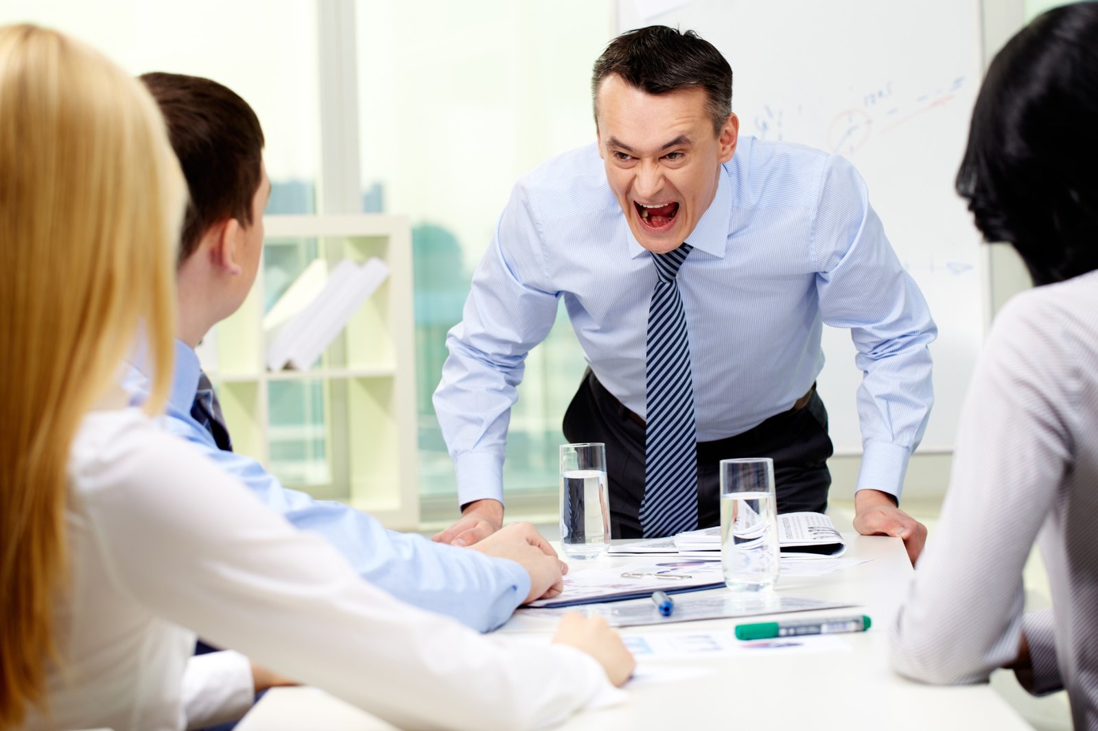 5 Common Signs Your Boss Hates You